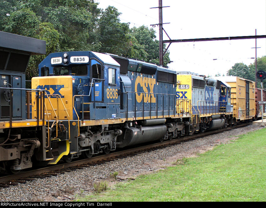 CSX 8836, 6151 on Q409